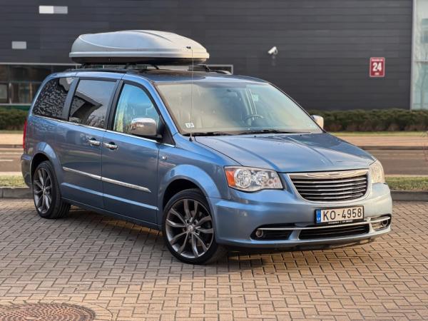 Zils Chrysler town-&-country 2011 Rīga, ar dzinēja tilpumu 3.60 L un nobraukumu 215 tūkst. km par 6995 €, foto 2 vietnē AUTOMOTO.COM.LV