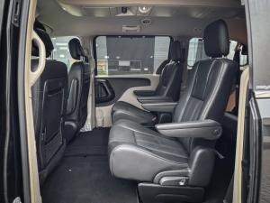 Zils Chrysler town-&-country 2011 Rīga, ar dzinēja tilpumu 3.60 L un nobraukumu 215 tūkst. km par 6995 €, foto 4 vietnē AUTOMOTO.COM.LV