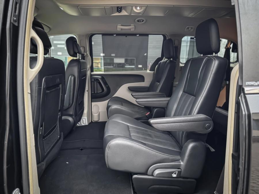 Zils Chrysler town-&-country 2011 Rīga, ar dzinēja tilpumu 3.60 L un nobraukumu 215 tūkst. km par 6995 €, foto 4 vietnē AUTOMOTO.COM.LV