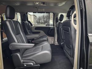 Zils Chrysler town-&-country 2011 Rīga, ar dzinēja tilpumu 3.60 L un nobraukumu 215 tūkst. km par 6995 €, foto 6 vietnē AUTOMOTO.COM.LV
