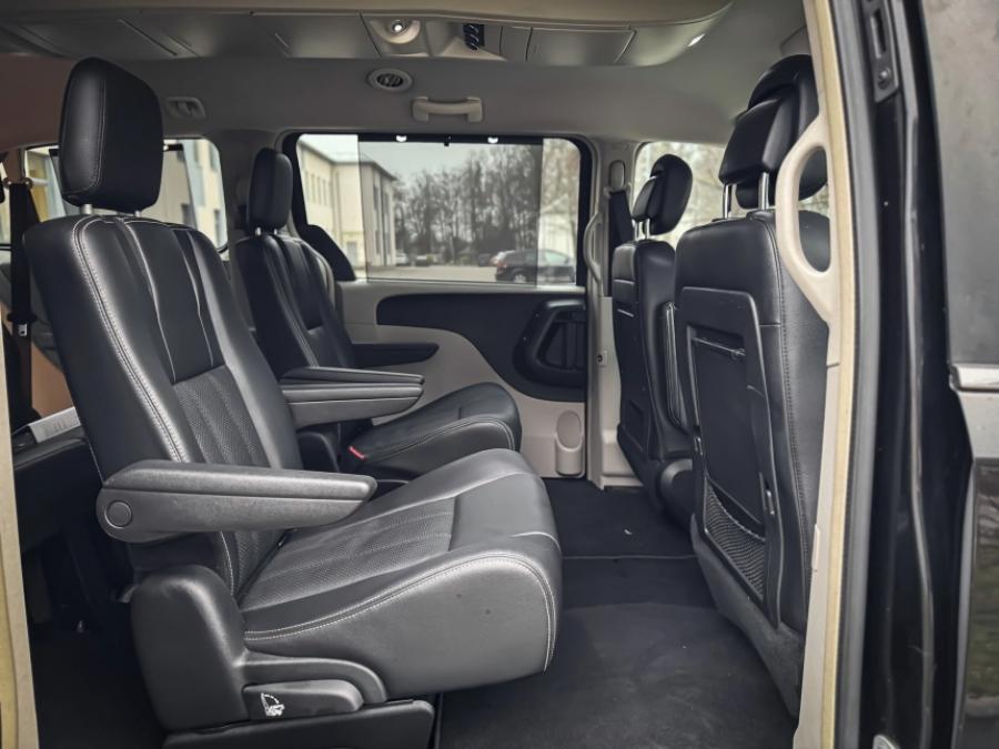Zils Chrysler town-&-country 2011 Rīga, ar dzinēja tilpumu 3.60 L un nobraukumu 215 tūkst. km par 6995 €, foto 6 vietnē AUTOMOTO.COM.LV
