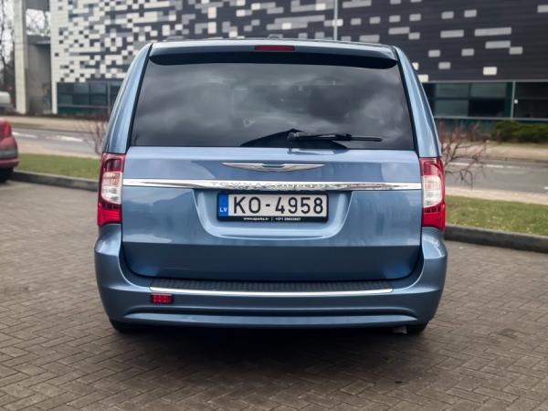 Zils Chrysler town-&-country 2011 Rīga, ar dzinēja tilpumu 3.60 L un nobraukumu 215 tūkst. km par 6995 €, foto 7 vietnē AUTOMOTO.COM.LV