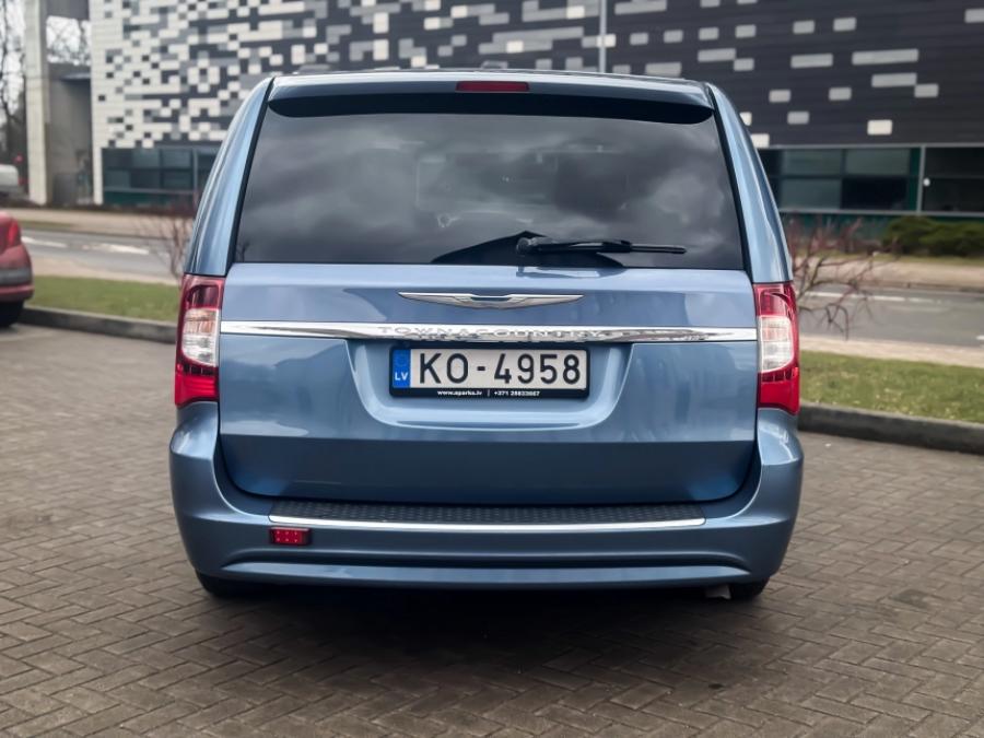 Zils Chrysler town-&-country 2011 Rīga, ar dzinēja tilpumu 3.60 L un nobraukumu 215 tūkst. km par 6995 €, foto 8 vietnē AUTOMOTO.COM.LV