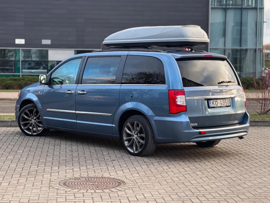 Zils Chrysler town-&-country 2011 Rīga, ar dzinēja tilpumu 3.60 L un nobraukumu 215 tūkst. km par 6995 €, foto 15 vietnē AUTOMOTO.COM.LV