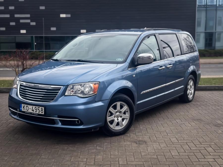 Zils Chrysler town-&-country 2011 Rīga, ar dzinēja tilpumu 3.60 L un nobraukumu 215 tūkst. km par 6995 €, foto 18 vietnē AUTOMOTO.COM.LV