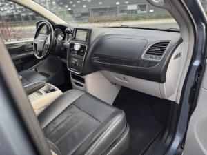Zils Chrysler town-&-country 2011 Rīga, ar dzinēja tilpumu 3.60 L un nobraukumu 215 tūkst. km par 6995 €, foto 22 vietnē AUTOMOTO.COM.LV