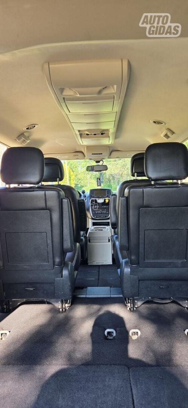 Zils Chrysler town-&-country 2011 Mažeikiai, ar dzinēja tilpumu 3.60 L un nobraukumu 297 tūkst. km par 6300 €, foto 9 vietnē AUTOMOTO.COM.LV