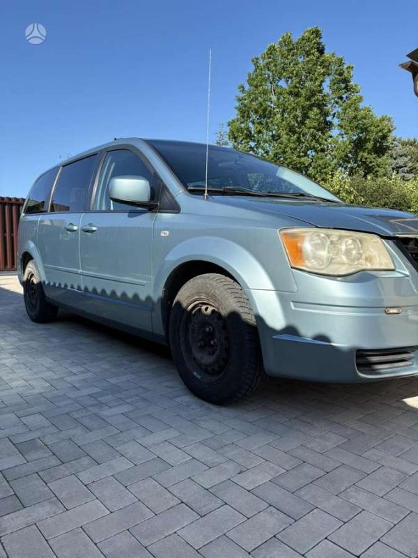 Blue Chrysler town-&-country 2012 in Kaunas, with an engine capacity of 3.30 L and mileage of 191 thousand km for 3000 €, photo 2 on AUTOMOTO.COM.LV