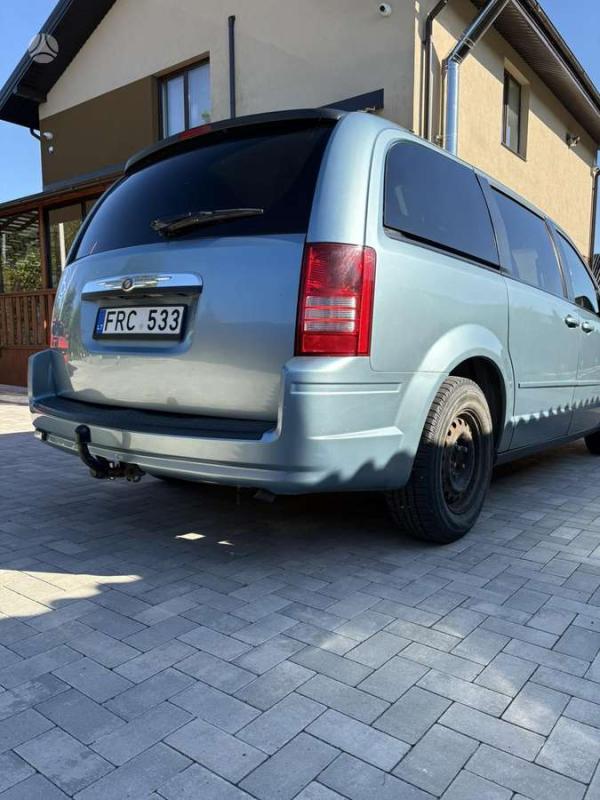 Blue Chrysler town-&-country 2012 in Kaunas, with an engine capacity of 3.30 L and mileage of 191 thousand km for 3000 €, photo 6 on AUTOMOTO.COM.LV