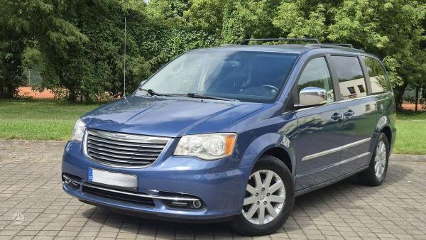 Blue Chrysler town-&-country 2012 in Klaipeda, with an engine capacity of 3.60 L and mileage of 267 thousand km for 5900 €, photo 1 on AUTOMOTO.COM.LV