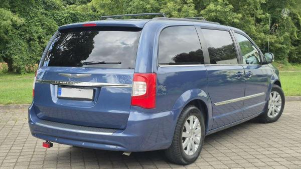 Blue Chrysler town-&-country 2012 in Klaipeda, with an engine capacity of 3.60 L and mileage of 267 thousand km for 5900 €, photo 5 on AUTOMOTO.COM.LV