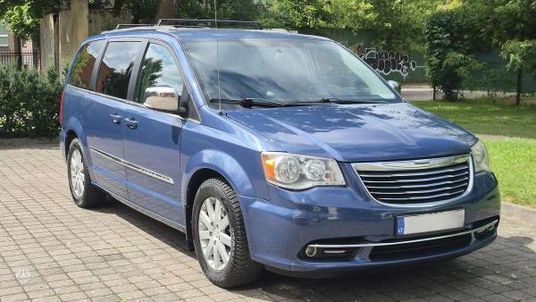 Blue Chrysler town-&-country 2012 in Klaipeda, with an engine capacity of 3.60 L and mileage of 267 thousand km for 5900 €, photo 9 on AUTOMOTO.COM.LV