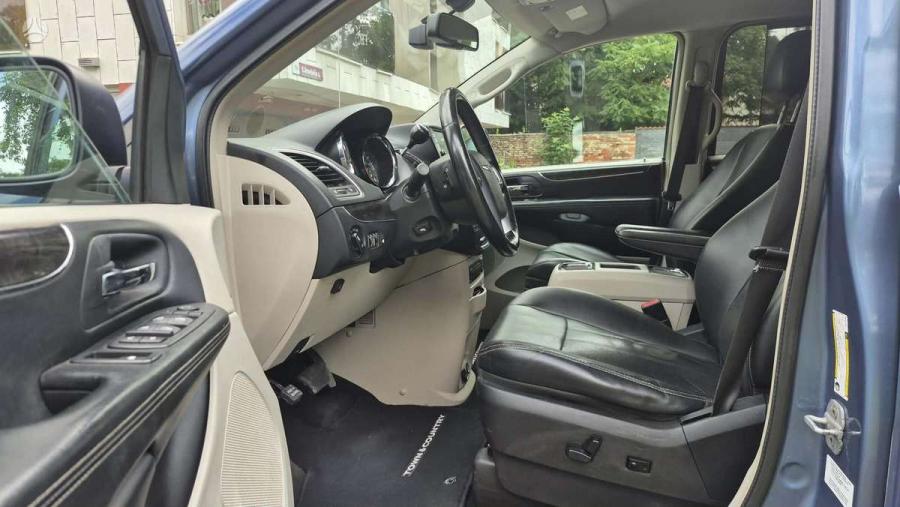 Zils Chrysler town-&-country 2012 Klaipėda, ar dzinēja tilpumu 3.60 L un nobraukumu 267 tūkst. km par 5900 €, foto 22 vietnē AUTOMOTO.COM.LV