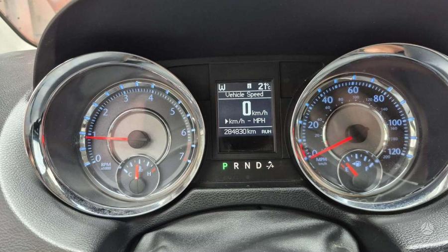 Zils Chrysler town-&-country 2012 Klaipėda, ar dzinēja tilpumu 3.60 L un nobraukumu 267 tūkst. km par 5900 €, foto 29 vietnē AUTOMOTO.COM.LV
