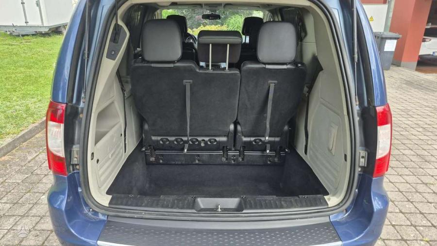 Zils Chrysler town-&-country 2012 Klaipėda, ar dzinēja tilpumu 3.60 L un nobraukumu 267 tūkst. km par 5900 €, foto 31 vietnē AUTOMOTO.COM.LV