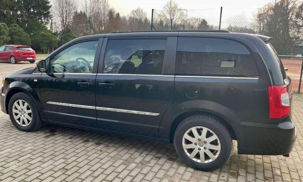 Zils Chrysler town-&-country 2013 Viļņa, ar dzinēja tilpumu 3.60 L un nobraukumu 275 tūkst. km par 5600 €, foto 3 vietnē AUTOMOTO.COM.LV