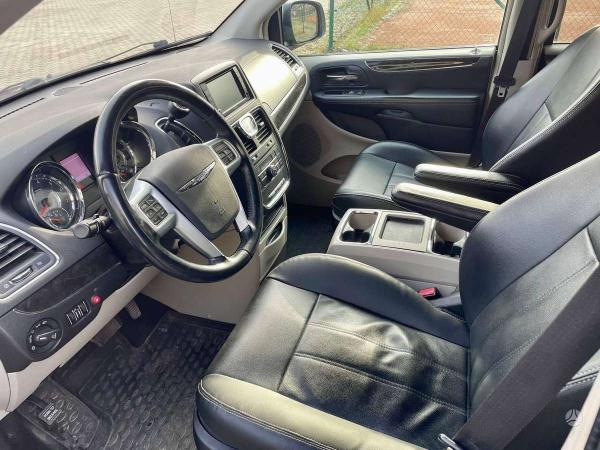 Zils Chrysler town-&-country 2013 Viļņa, ar dzinēja tilpumu 3.60 L un nobraukumu 275 tūkst. km par 5600 €, foto 7 vietnē AUTOMOTO.COM.LV
