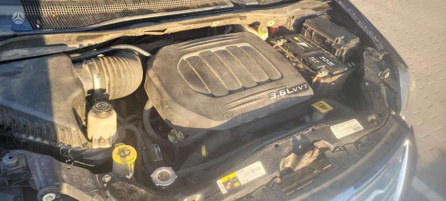 Zils Chrysler town-&-country 2013 Kauņa, ar dzinēja tilpumu 3.60 L un nobraukumu 221 tūkst. km par 6900 €, foto 6 vietnē AUTOMOTO.COM.LV
