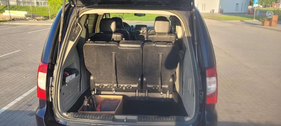 Zils Chrysler town-&-country 2013 Kauņa, ar dzinēja tilpumu 3.60 L un nobraukumu 221 tūkst. km par 6900 €, foto 8 vietnē AUTOMOTO.COM.LV