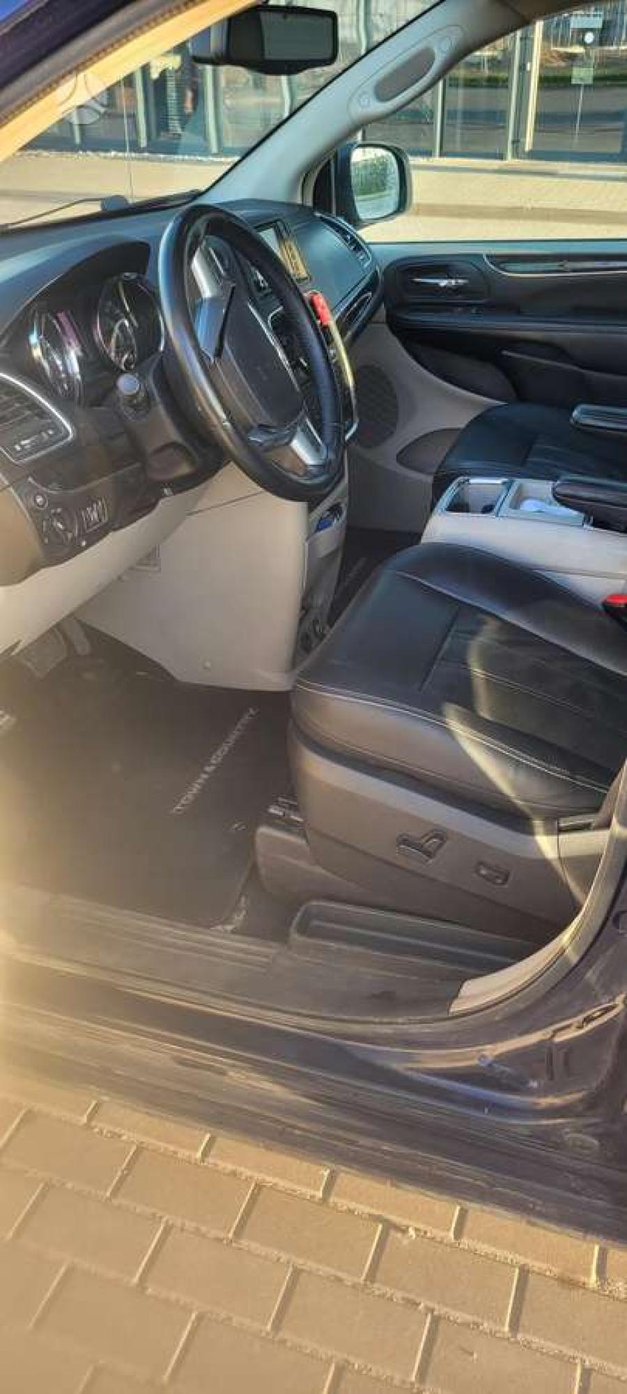 Zils Chrysler town-&-country 2013 Kauņa, ar dzinēja tilpumu 3.60 L un nobraukumu 221 tūkst. km par 6900 €, foto 9 vietnē AUTOMOTO.COM.LV