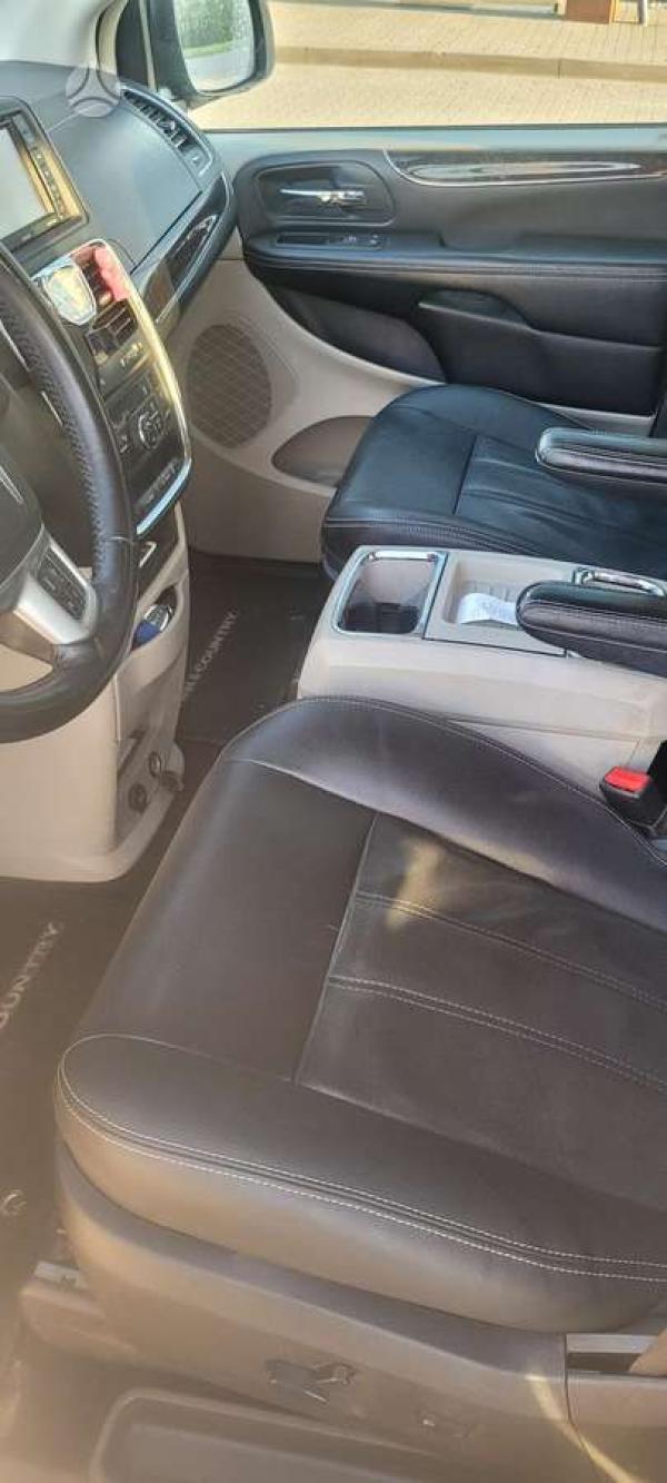 Zils Chrysler town-&-country 2013 Kauņa, ar dzinēja tilpumu 3.60 L un nobraukumu 221 tūkst. km par 6900 €, foto 9 vietnē AUTOMOTO.COM.LV