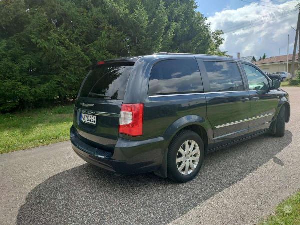 Blue Chrysler town-&-country 2013 in Vilnius, with an engine capacity of 3.61 L and mileage of 143 thousand km for 8900 €, photo 5 on AUTOMOTO.COM.LV