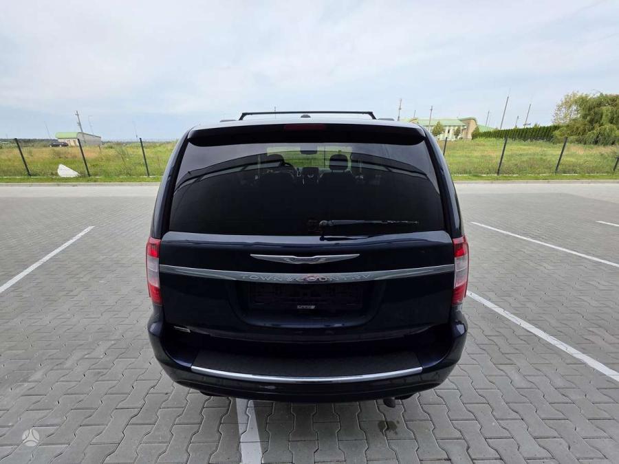 Blue Chrysler town-&-country 2013 in Kaunas, with an engine capacity of 3.60 L and mileage of 105 thousand km for 23000 €, photo 36 on AUTOMOTO.COM.LV