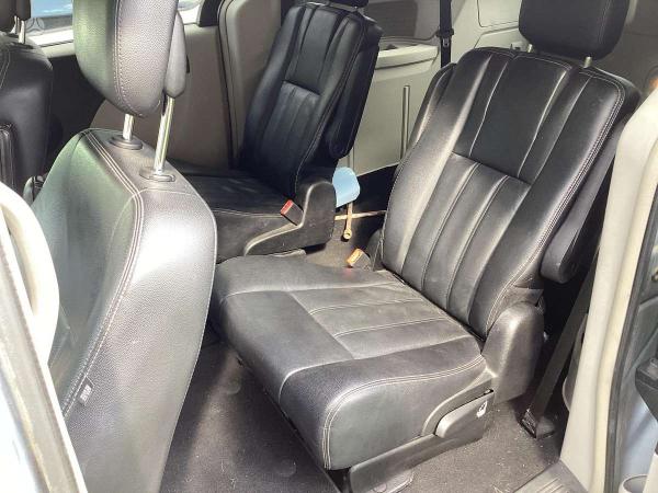 Zils Chrysler town-&-country 2013 Kauņa, ar dzinēja tilpumu 3.60 L un nobraukumu 210 tūkst. km par 5250 €, foto 7 vietnē AUTOMOTO.COM.LV