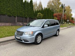 Chrysler town-&-country 2013 in Vilnius on AUTOMOTO.COM.LV Blue Chrysler town-&-country 2013 in Vilnius, with an engine capacity of 3.60 L and mileage of 216 thousand km for 4999 €, photo 1 on AUTOMOTO.COM.LV