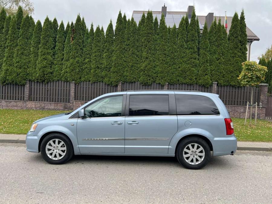 Blue Chrysler town-&-country 2013 in Vilnius, with an engine capacity of 3.60 L and mileage of 216 thousand km for 4999 €, photo 3 on AUTOMOTO.COM.LV