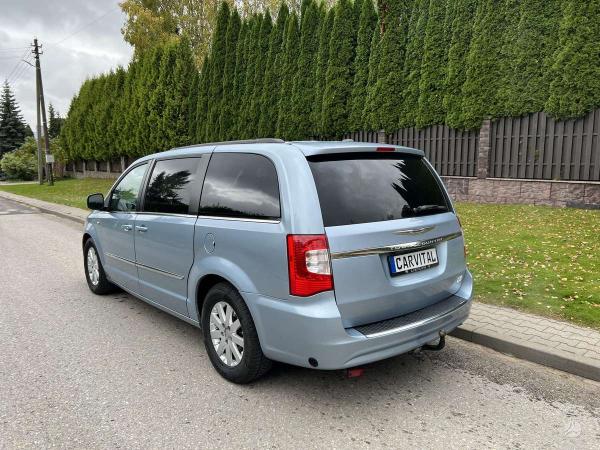 Zils Chrysler town-&-country 2013 Viļņa, ar dzinēja tilpumu 3.60 L un nobraukumu 216 tūkst. km par 4999 €, foto 4 vietnē AUTOMOTO.COM.LV