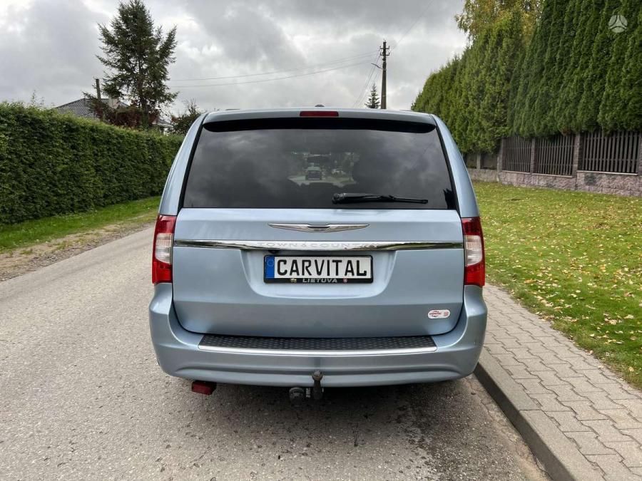 Blue Chrysler town-&-country 2013 in Vilnius, with an engine capacity of 3.60 L and mileage of 216 thousand km for 4999 €, photo 5 on AUTOMOTO.COM.LV