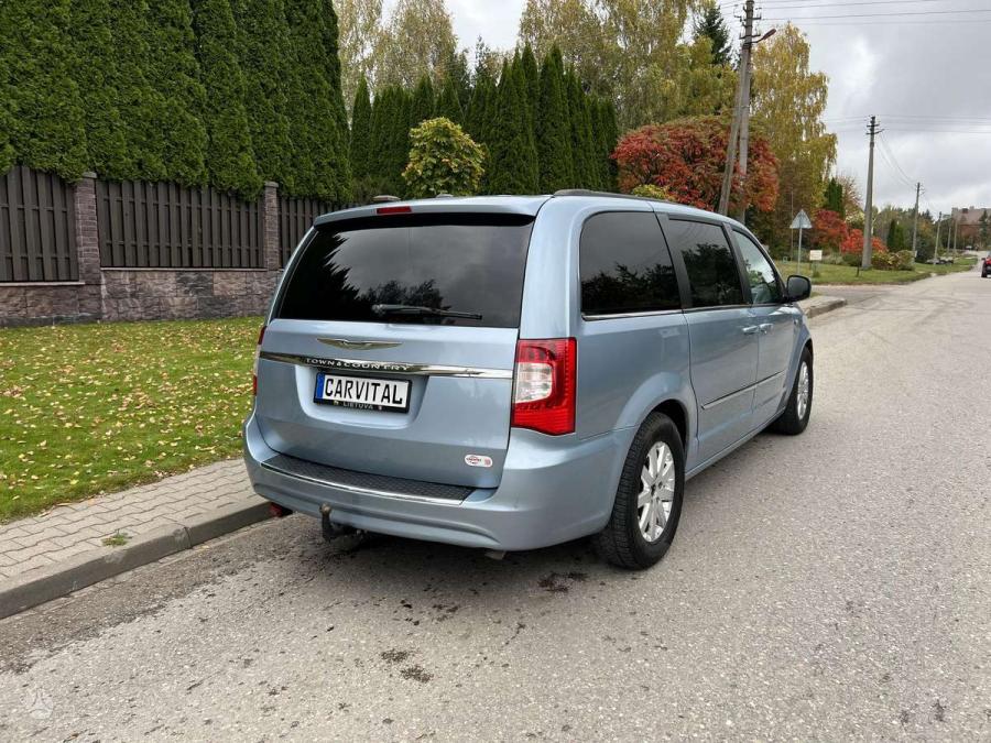 Blue Chrysler town-&-country 2013 in Vilnius, with an engine capacity of 3.60 L and mileage of 216 thousand km for 4999 €, photo 7 on AUTOMOTO.COM.LV