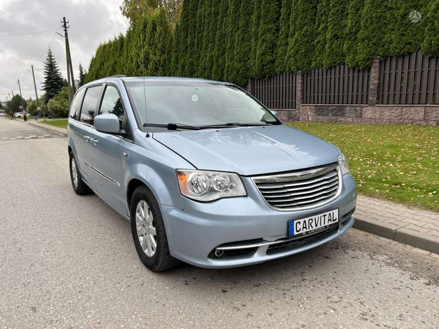 Blue Chrysler town-&-country 2013 in Vilnius, with an engine capacity of 3.60 L and mileage of 216 thousand km for 4999 €, photo 9 on AUTOMOTO.COM.LV