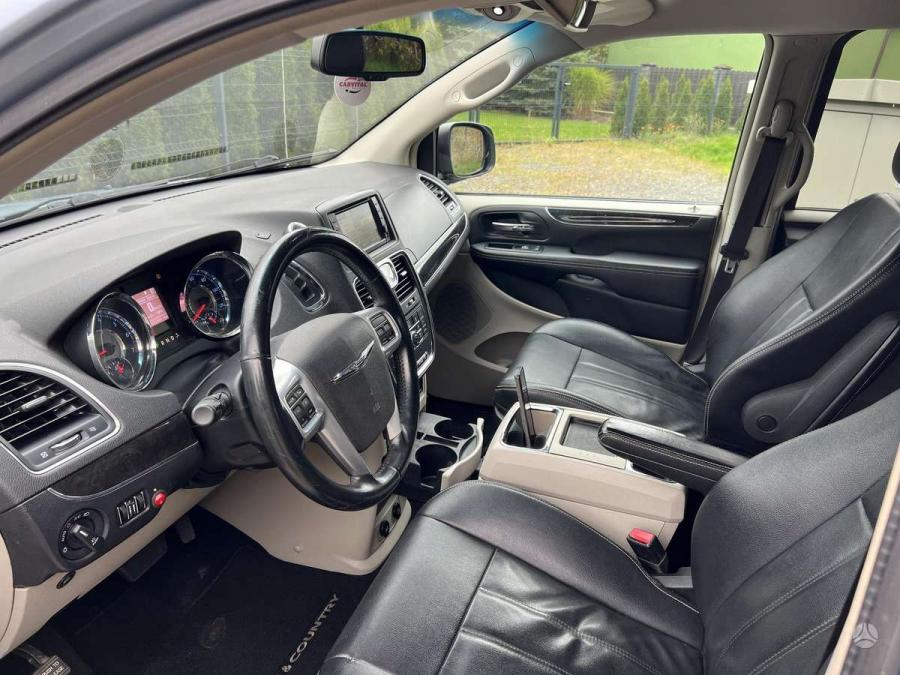 Blue Chrysler town-&-country 2013 in Vilnius, with an engine capacity of 3.60 L and mileage of 216 thousand km for 4999 €, photo 10 on AUTOMOTO.COM.LV