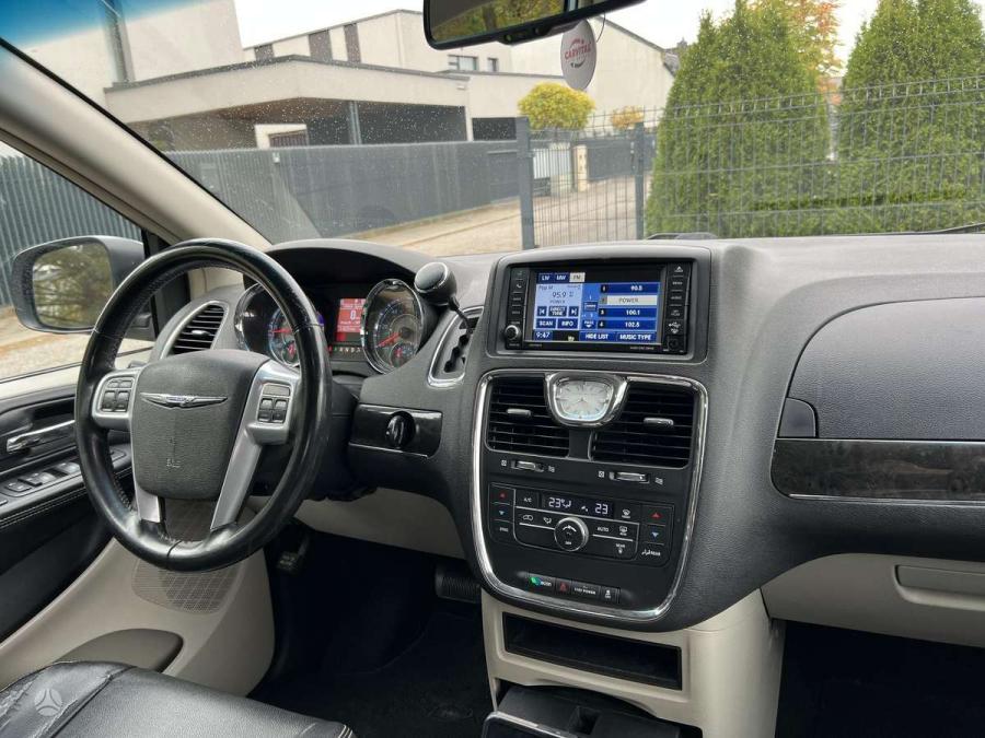 Blue Chrysler town-&-country 2013 in Vilnius, with an engine capacity of 3.60 L and mileage of 216 thousand km for 4999 €, photo 14 on AUTOMOTO.COM.LV