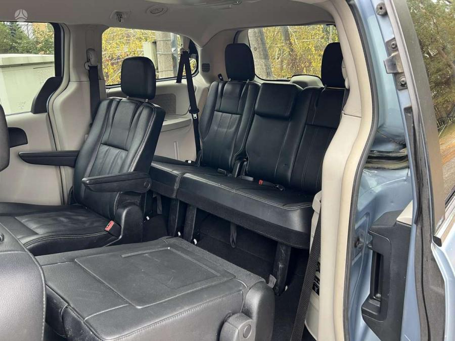 Blue Chrysler town-&-country 2013 in Vilnius, with an engine capacity of 3.60 L and mileage of 216 thousand km for 4999 €, photo 16 on AUTOMOTO.COM.LV