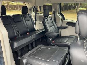 Blue Chrysler town-&-country 2013 in Vilnius, with an engine capacity of 3.60 L and mileage of 216 thousand km for 4999 €, photo 18 on AUTOMOTO.COM.LV