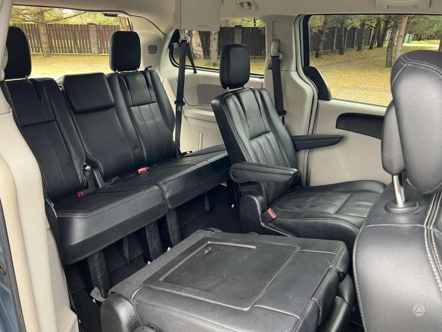 Blue Chrysler town-&-country 2013 in Vilnius, with an engine capacity of 3.60 L and mileage of 216 thousand km for 4999 €, photo 18 on AUTOMOTO.COM.LV