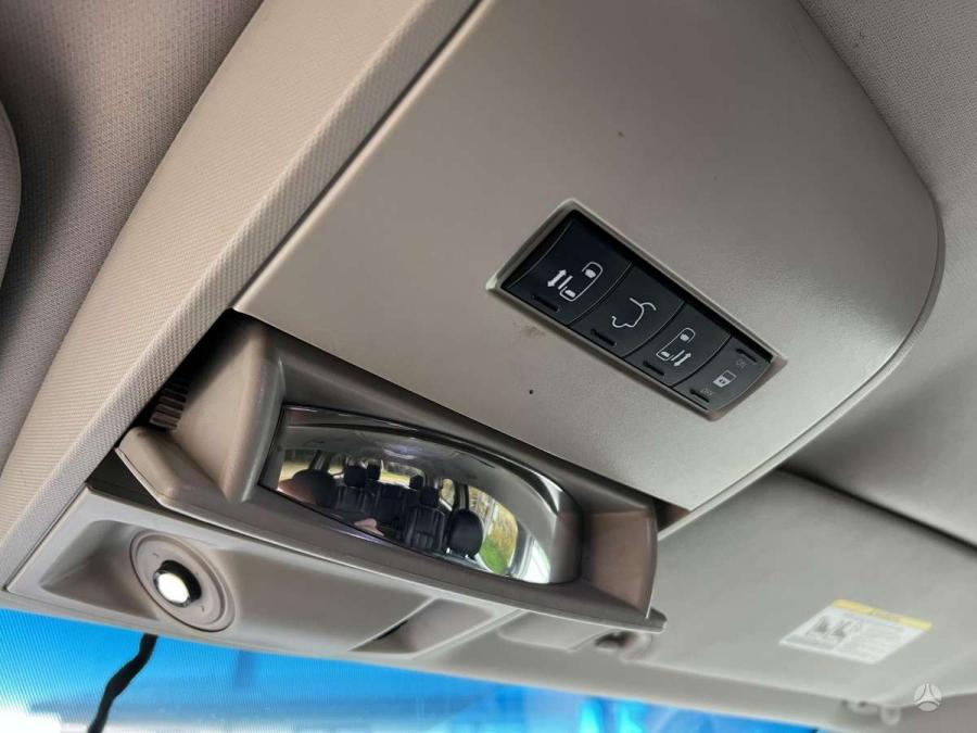 Blue Chrysler town-&-country 2013 in Vilnius, with an engine capacity of 3.60 L and mileage of 216 thousand km for 4999 €, photo 19 on AUTOMOTO.COM.LV