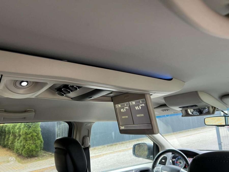 Blue Chrysler town-&-country 2013 in Vilnius, with an engine capacity of 3.60 L and mileage of 216 thousand km for 4999 €, photo 22 on AUTOMOTO.COM.LV