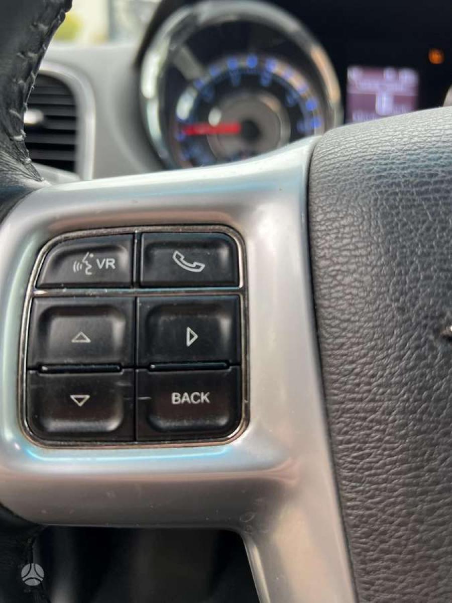 Blue Chrysler town-&-country 2013 in Vilnius, with an engine capacity of 3.60 L and mileage of 216 thousand km for 4999 €, photo 24 on AUTOMOTO.COM.LV
