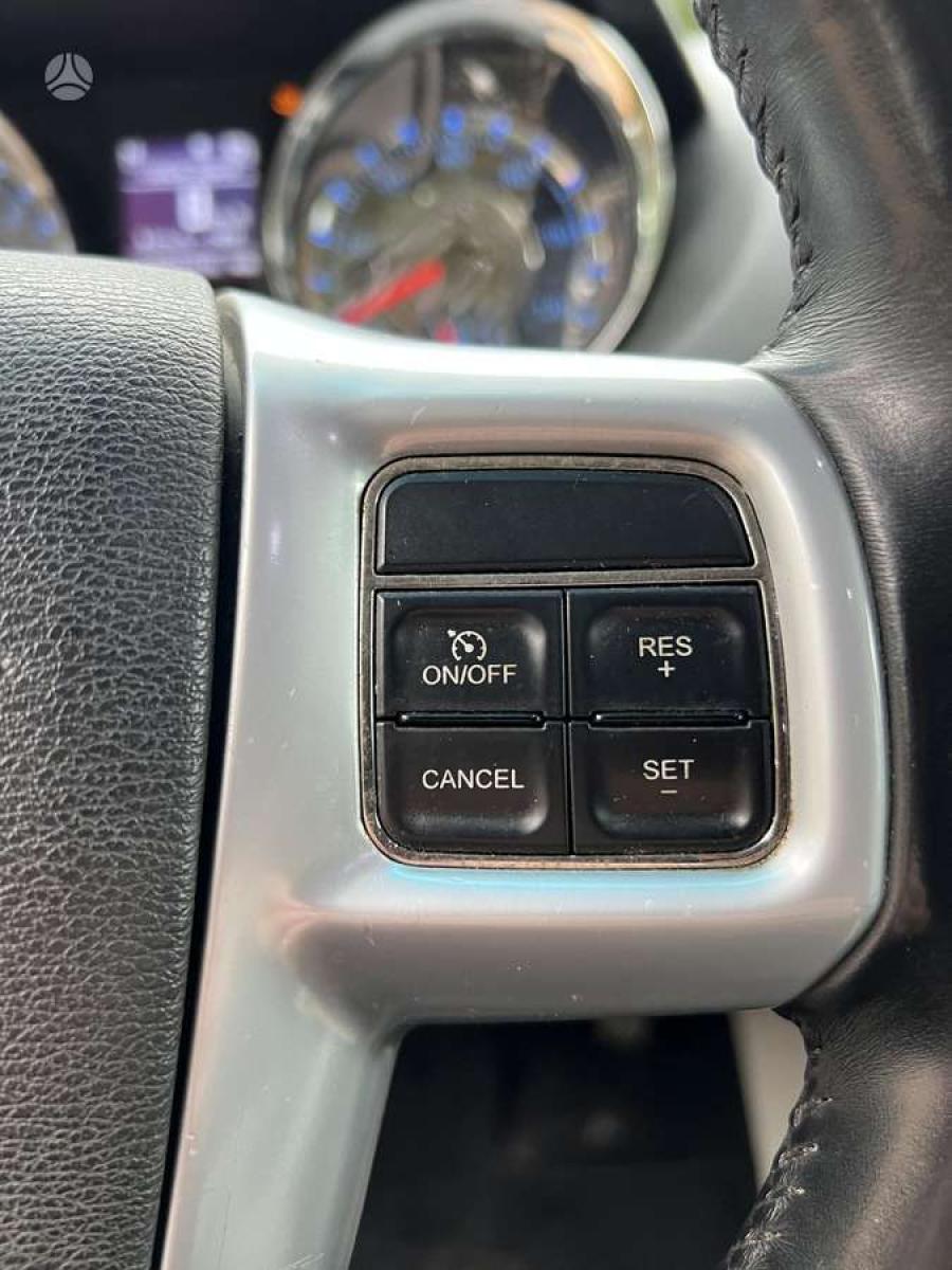 Blue Chrysler town-&-country 2013 in Vilnius, with an engine capacity of 3.60 L and mileage of 216 thousand km for 4999 €, photo 25 on AUTOMOTO.COM.LV