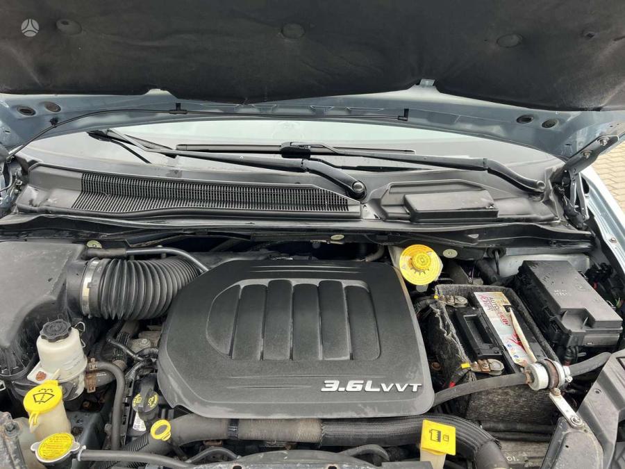 Blue Chrysler town-&-country 2013 in Vilnius, with an engine capacity of 3.60 L and mileage of 216 thousand km for 4999 €, photo 31 on AUTOMOTO.COM.LV