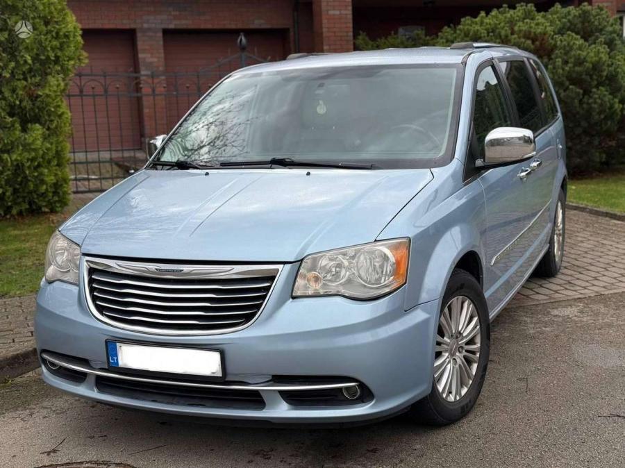 Blue Chrysler town-&-country 2014 in Klaipeda, with an engine capacity of 3.60 L and mileage of 177 thousand km for 8900 €, photo 2 on AUTOMOTO.COM.LV