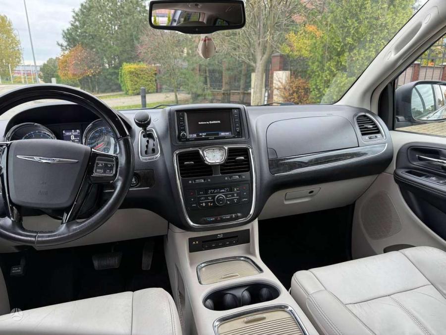 Blue Chrysler town-&-country 2014 in Klaipeda, with an engine capacity of 3.60 L and mileage of 177 thousand km for 8900 €, photo 13 on AUTOMOTO.COM.LV