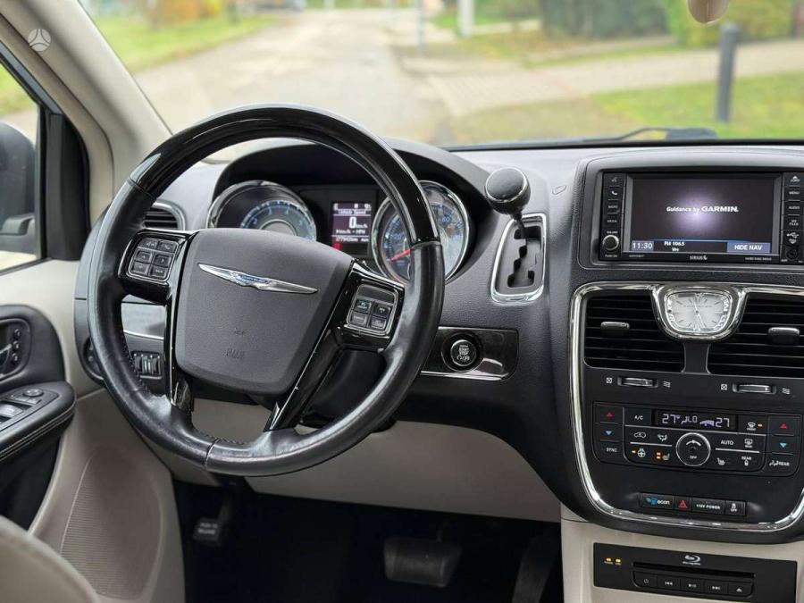 Blue Chrysler town-&-country 2014 in Klaipeda, with an engine capacity of 3.60 L and mileage of 177 thousand km for 8900 €, photo 17 on AUTOMOTO.COM.LV