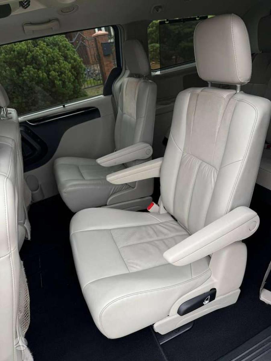 Blue Chrysler town-&-country 2014 in Klaipeda, with an engine capacity of 3.60 L and mileage of 177 thousand km for 8900 €, photo 32 on AUTOMOTO.COM.LV
