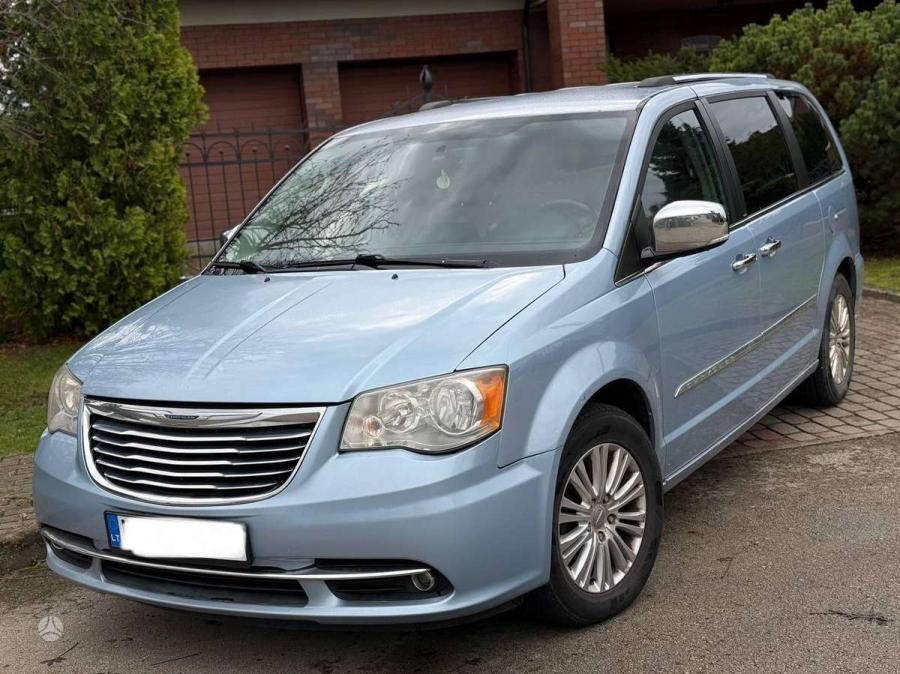 Zils Chrysler town-&-country 2014 Klaipėda, ar dzinēja tilpumu 3.60 L un nobraukumu 177 tūkst. km par 8850 €, foto 1 vietnē AUTOMOTO.COM.LV