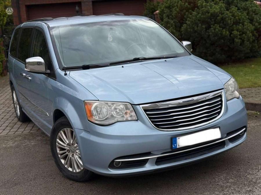 Zils Chrysler town-&-country 2014 Klaipėda, ar dzinēja tilpumu 3.60 L un nobraukumu 177 tūkst. km par 8850 €, foto 2 vietnē AUTOMOTO.COM.LV